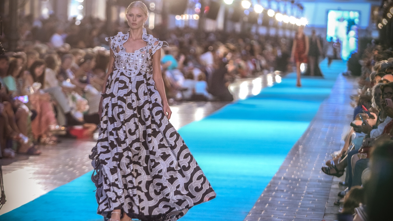 Pasarela Larios 2023: Málaga se rinde a la moda y la creatividad - CIERVAL